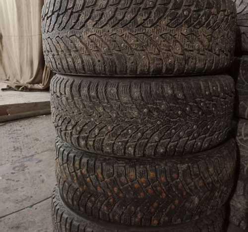 Nokian Tyres Hakkapeliitta 9 215/50 R17