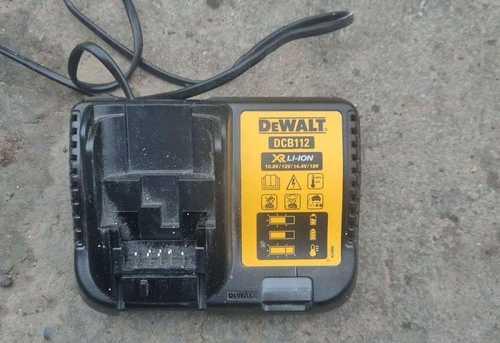 Зарядное устройство для шуруповерта DeWalt dcb112