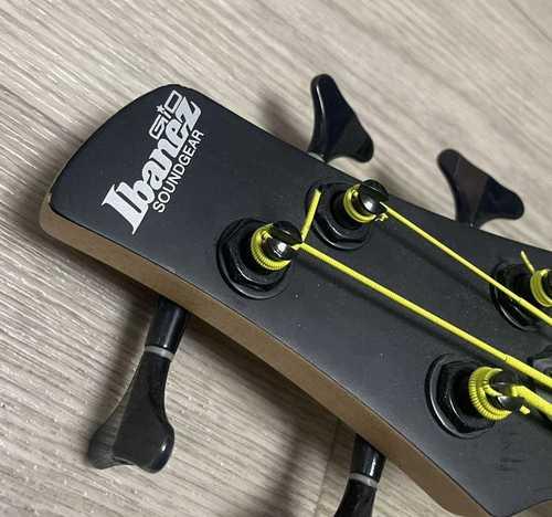 Бас гитара Ibanez 4 струны