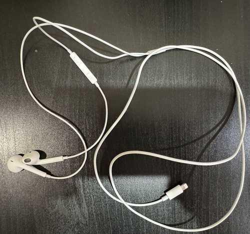 Наушники Apple EarPods с разъёмом Lightning