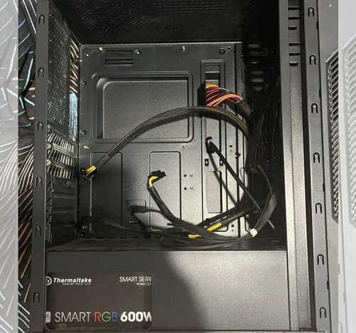 Корпус с блоком питания 600w thermaltake