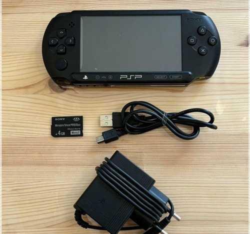 Sony PSP E1008 Street прошитая с играми