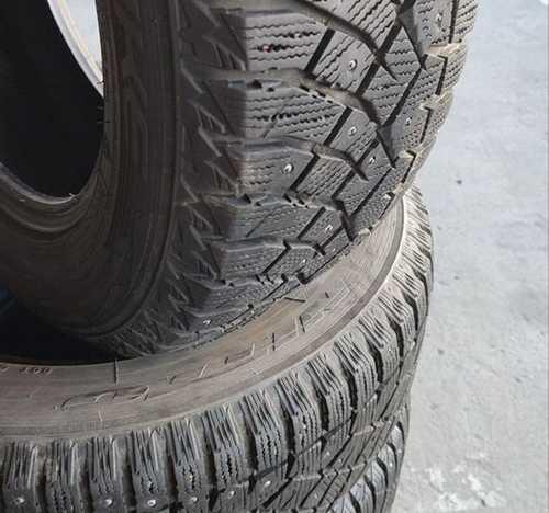 Nitto Therma Spike 215/65 R16 98T