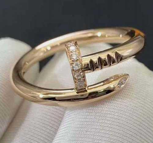 Кольцо Cartier с бриллиантами 0,05ct