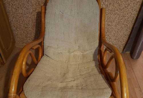 Кресло качалка из ротанга бу
