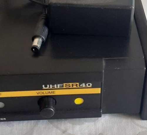 База AKG UHF SR 40. Передачник для микрофона