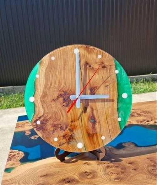 Часы настенные из дерева и эпоксидной d30