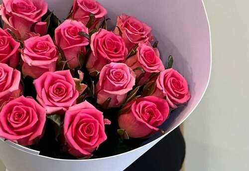 Цветы. Букет из 15 розовых роз в упаковке