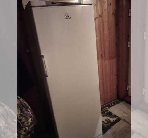 Холодильник indesit SD167