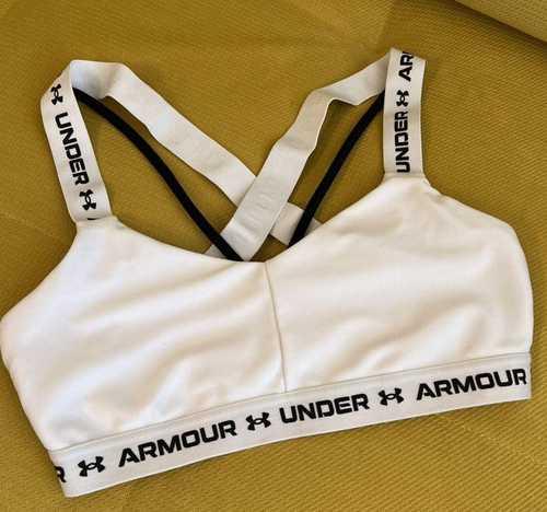 Спортивный топ XS или 40 Under Armor