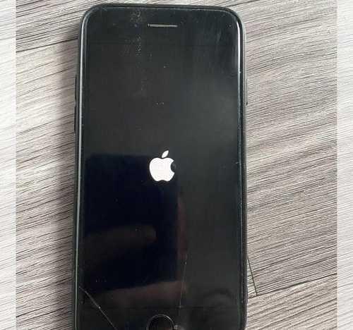 iPhone SE, 64 ГБ