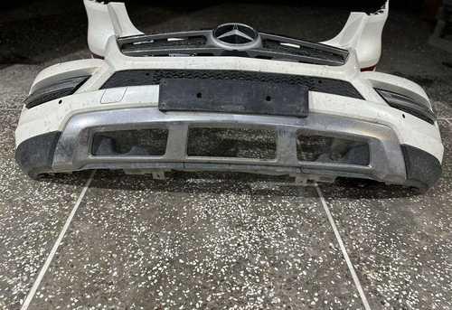 Передний оригинал бампер на Mercedes-Benz GL(166)