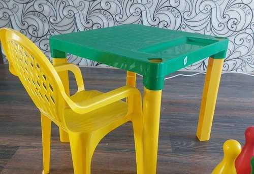 Детский стол и стул (пластиковые)