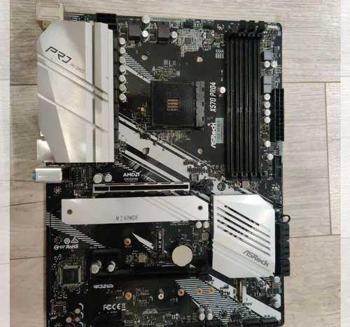 Продам материнскую плату ASRock X570 Pro4