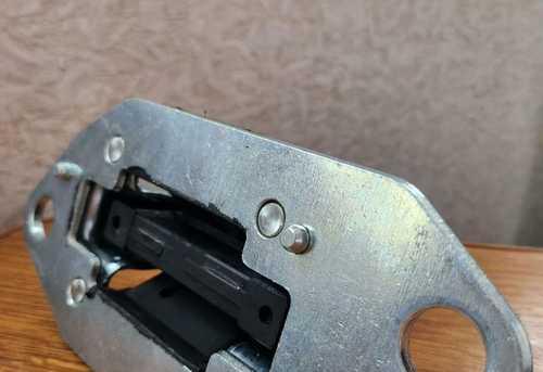 Опора двигателя правая Volvo S60