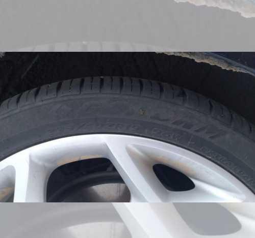 Comforser CF1000 235/40 R19 96V