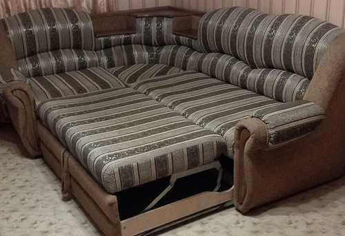 Угловой тканевый диван