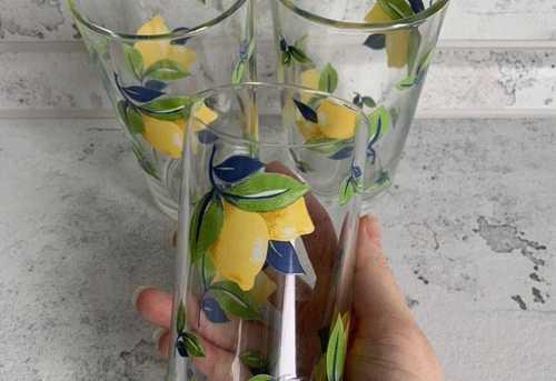 Прозрачный стакан с лимоном