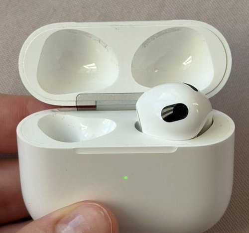 Правый наушник airpods 3 и кейс