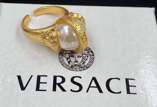 Золотое кольцо versace