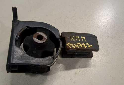 Подушка крепления кпп Toyota Corolla E12, 2006