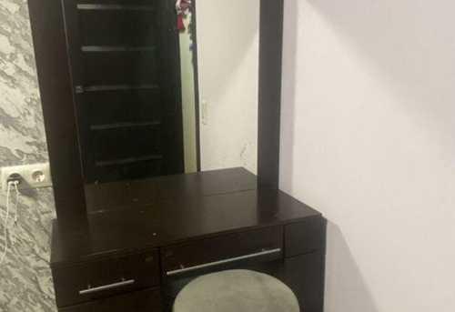 Трюмо с зеркалом, туалетный столик