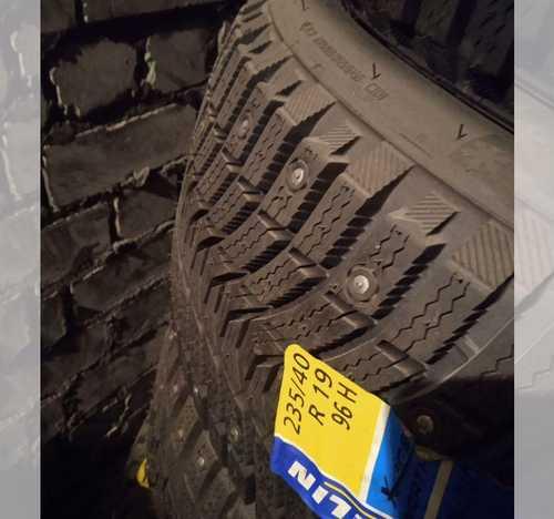 Michelin X-Ice North 3 235/40 R19 96H