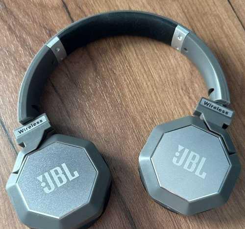 Беспроводные накладные наушники JBL