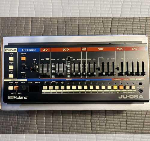 Синтезатор Roland JU-06a