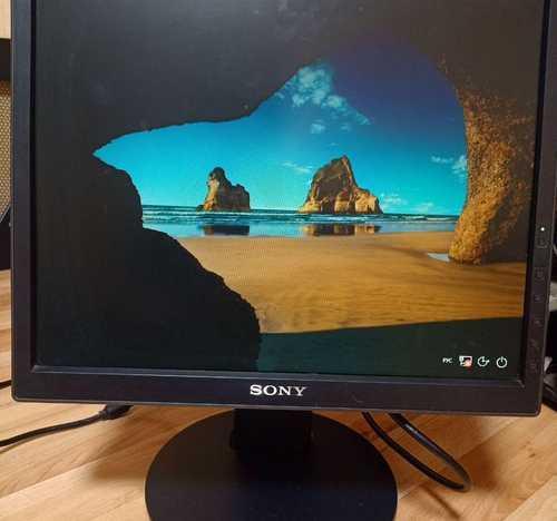 Монитор Sony LCD 17 sdm-s75a