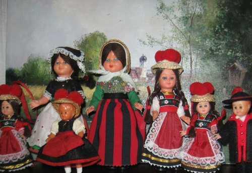 Винтажные куклы в немецких национальных костюмах