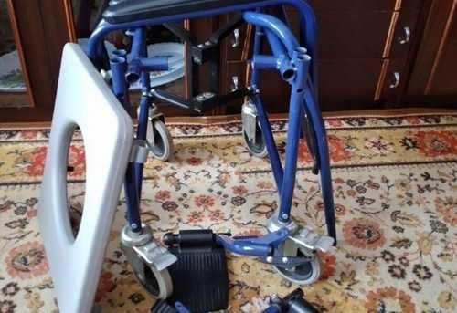 Кресло-туалет на колёсиках для инвалидов,пожилых