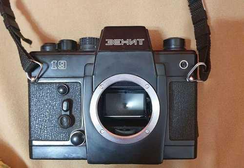 Плёночный фотоаппарат Зенит 19