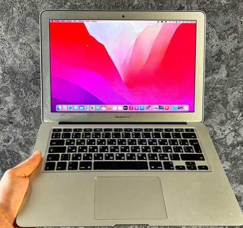 Ультратонкий ноутбук Apple MacBook Air 13 8/256 i5