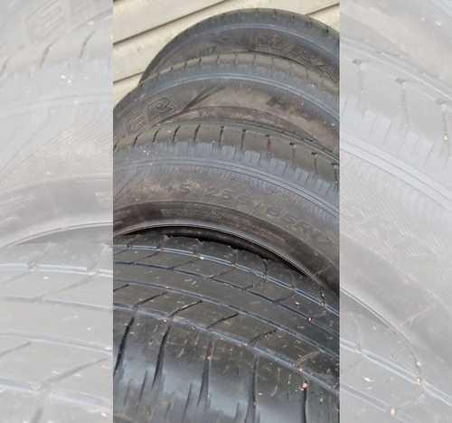 Goodyear Wrangler HP All Weather 235/65 R17