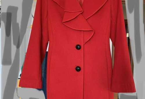 Пальто красное, 42 размера