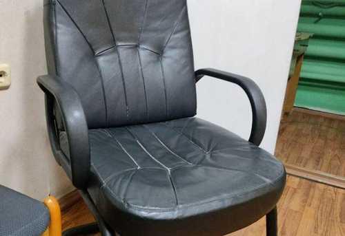 Офисное кожаное кресло бу