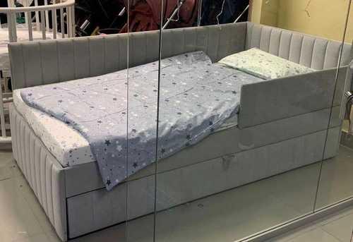 Кровать детская с бортиком и ящиком