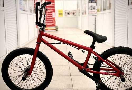 Новый трюковой велосипед Красный болотный