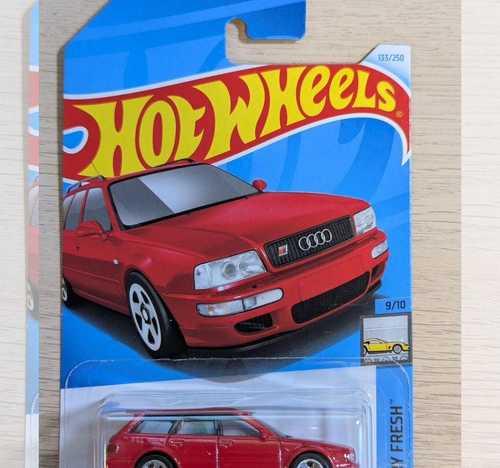 Hot Wheels Audi Avant Rs2 (Красный)