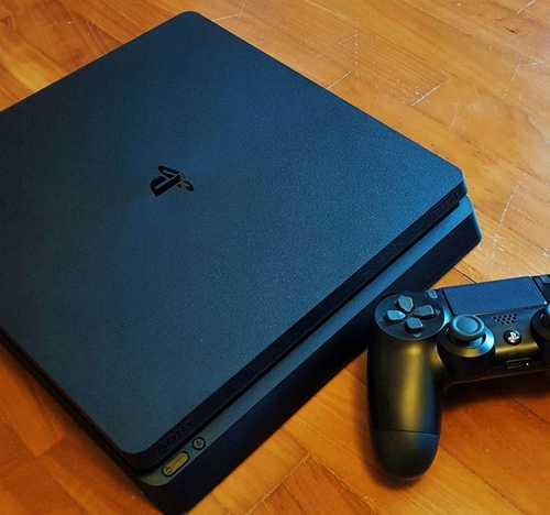 Игровая приставка Sony PlayStation 4 с играми