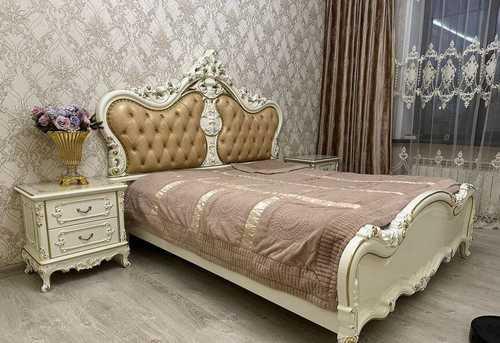 Кровать двухспальная и мебель