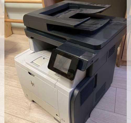 Принтер лазерный мфу hp Laser Jet pro mfp m521 dn