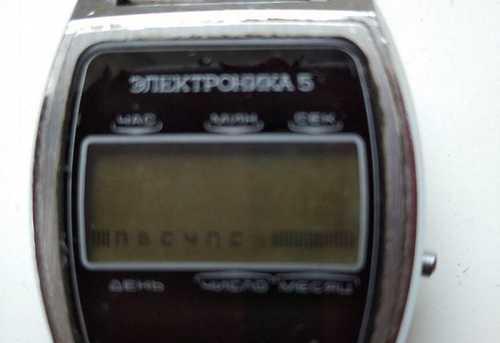 Часы электронные ручные мужские СССР