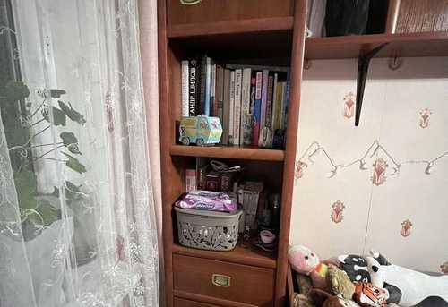 Книжный шкаф
