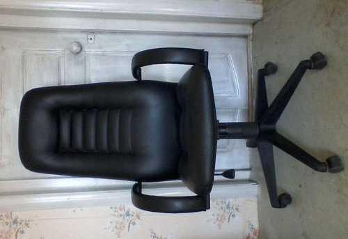 Компьютерный стул кож.зам