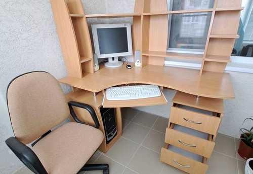 Компьютерный стол в комплектации