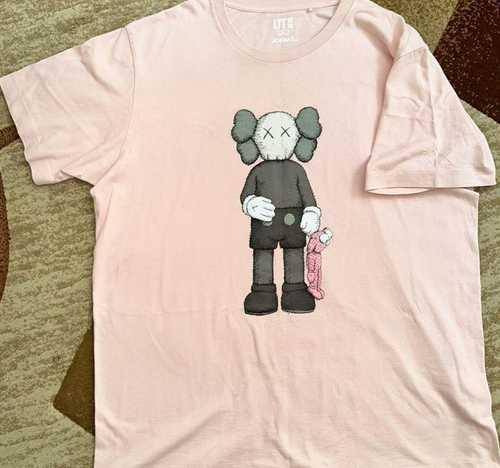 Uniqlo x Kaws футболка розовая XL