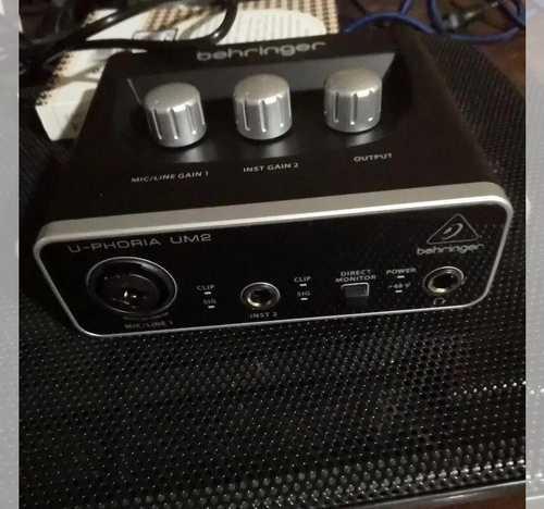 Звуковая карта behringer um2