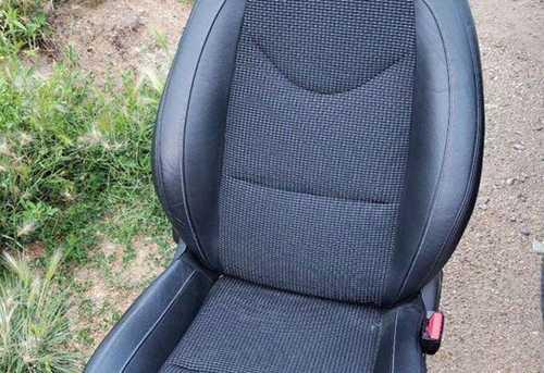 Передние кресла Citroen C4 Sedan
